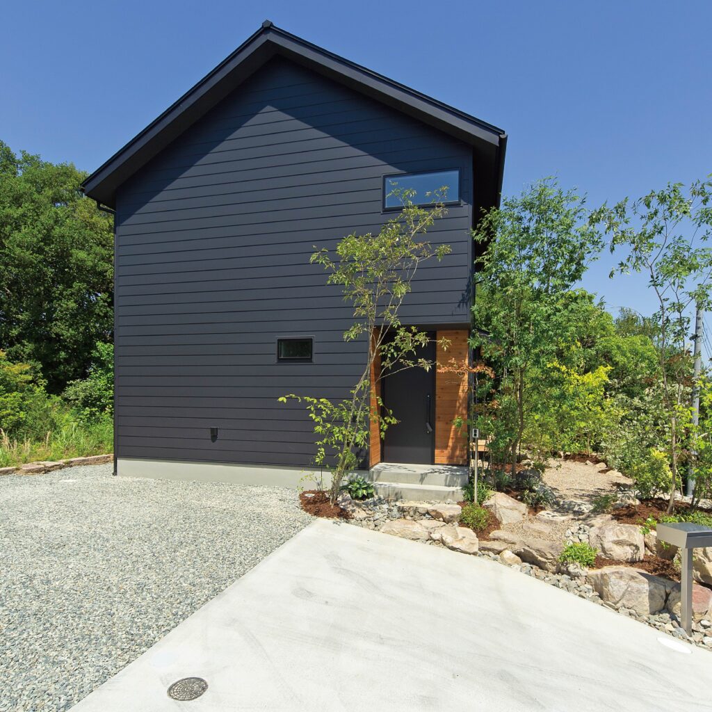 快適な駐車場の工夫とデザインアイデア 03 | SUBACO（スバコ）| 小さな家を神戸・西宮・明石で 新築戸建て注文住宅